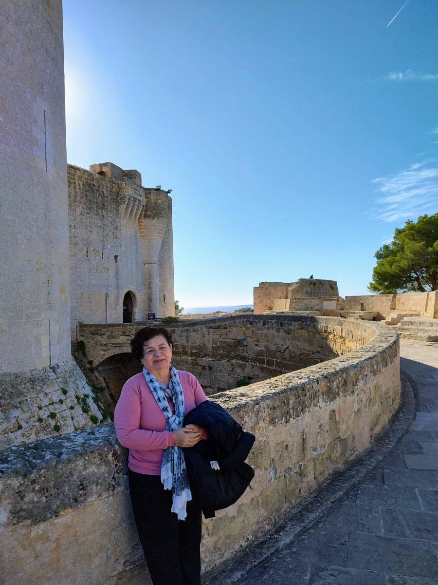 Explorando la historia en el majestuoso Castillo Bellver: Un viaje a ...